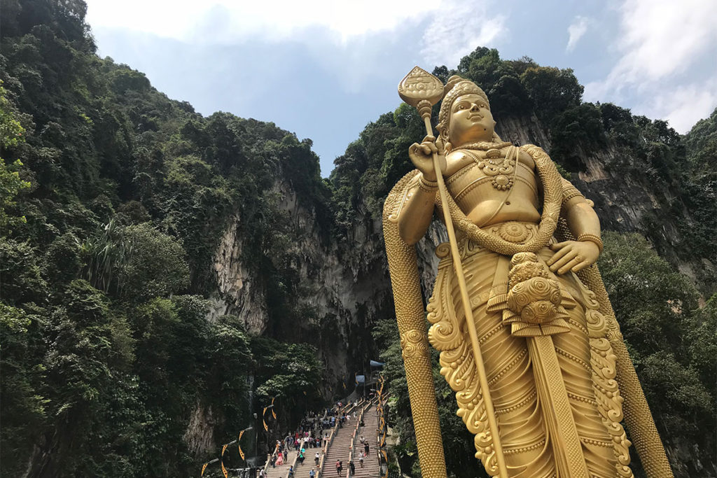 海外旅行ガイドの仕事！タイからマレーシアへ列車で国境を越えるツアーが人気